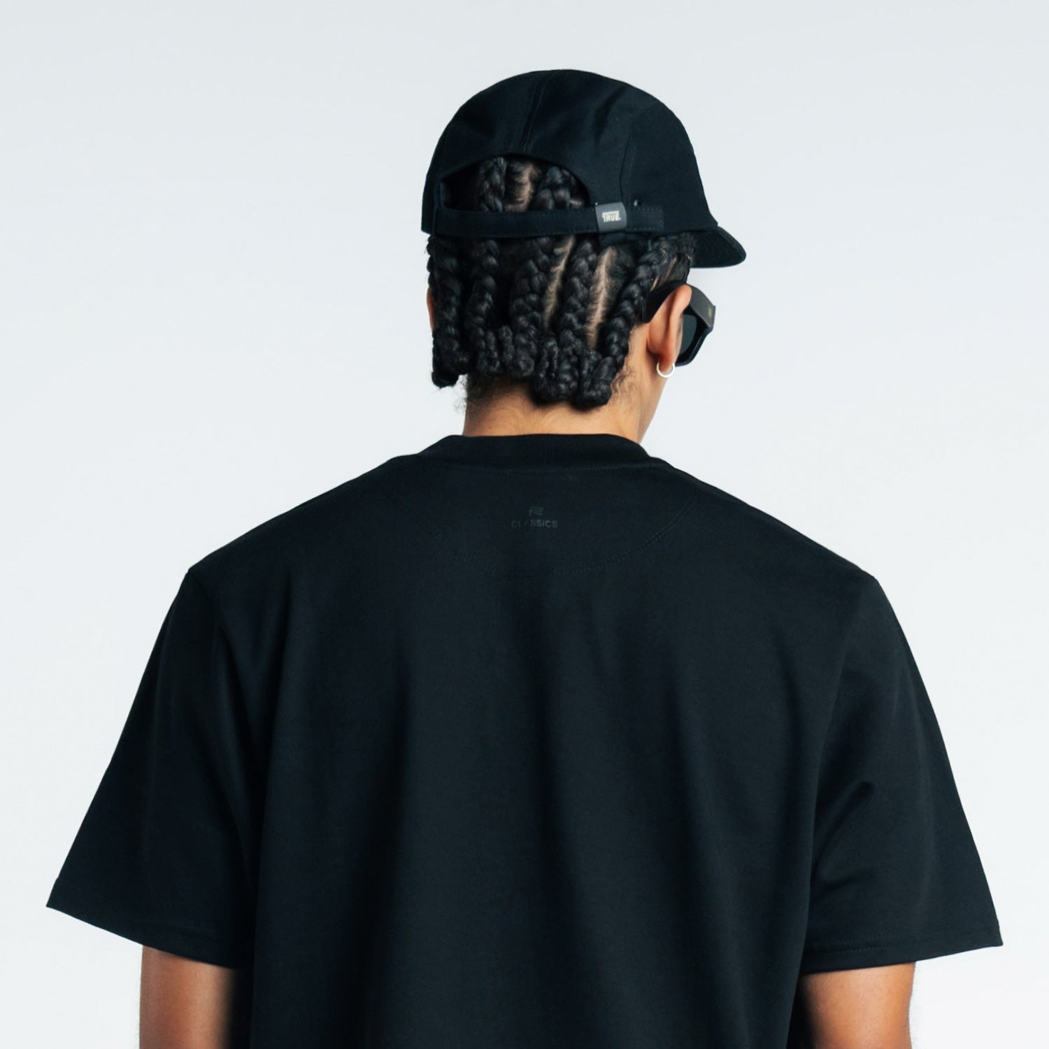 Camiseta Clásica Logo Negro - Negra– TRUE.